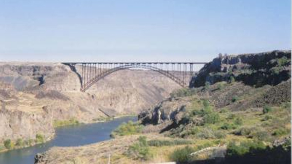 Dam is leaking oil into the Snake River | krem.com