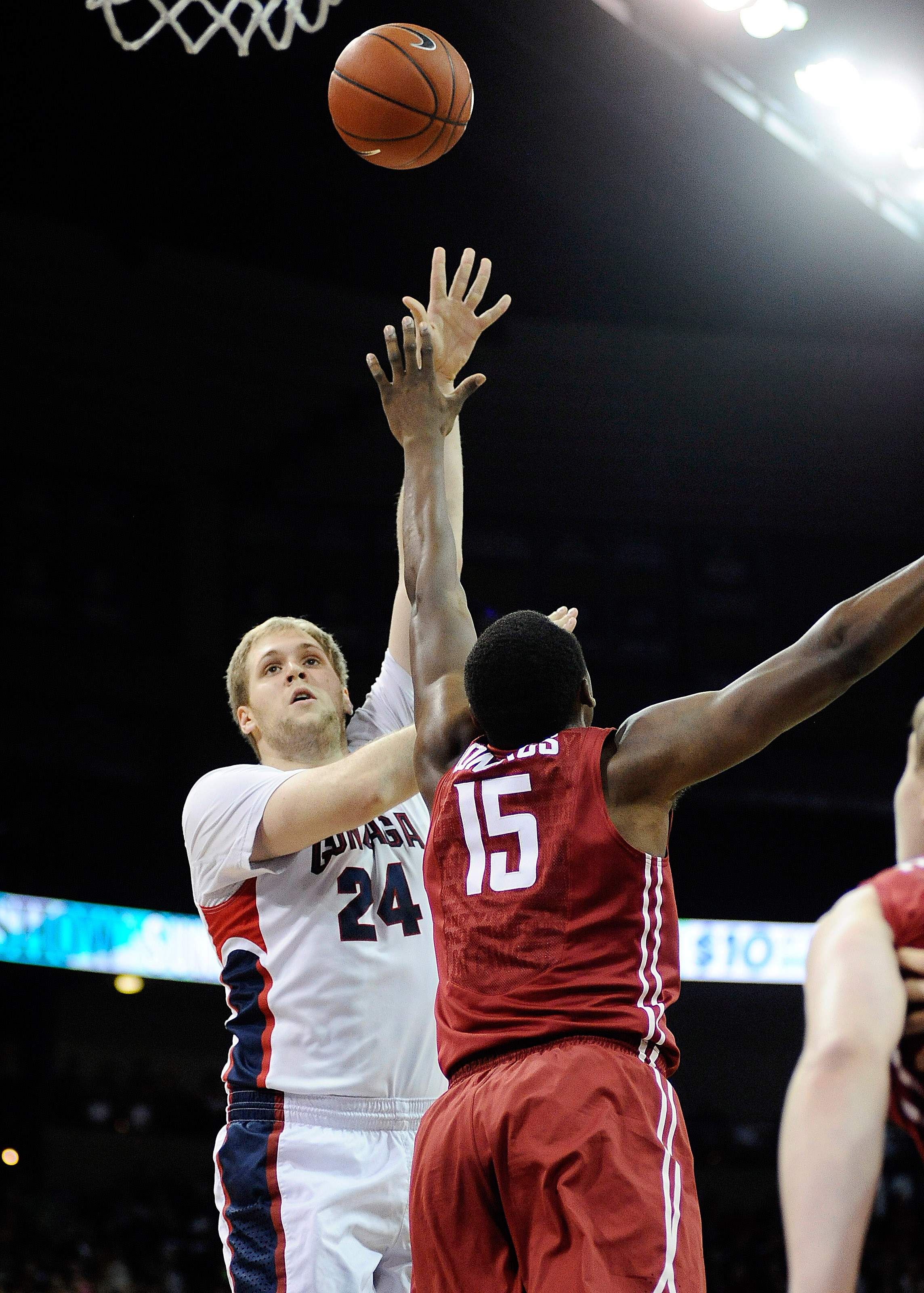Karnowski's big first half helps Zags past Cougs | krem.com