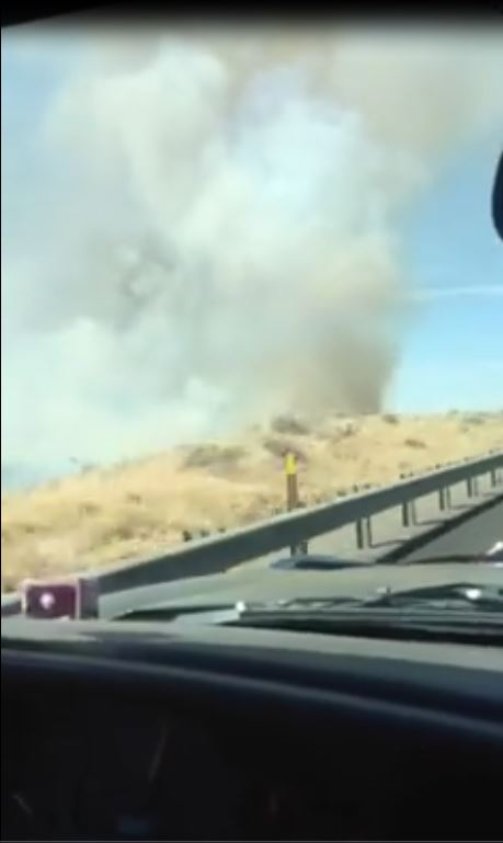 Brush fire shuts down I-90 near Vantage and George | krem.com