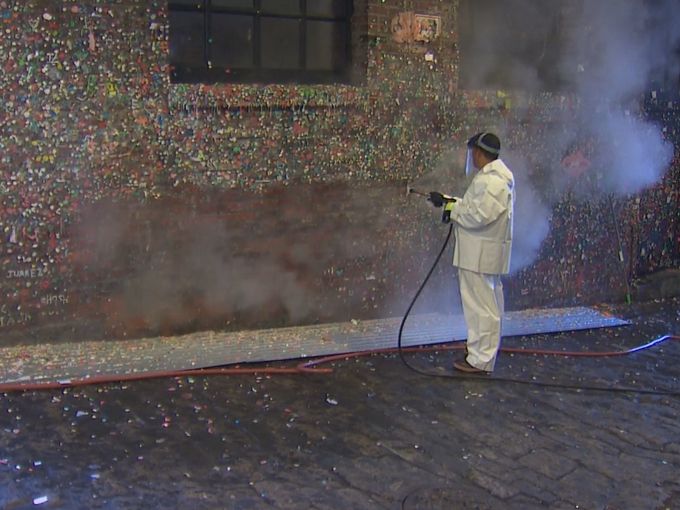 Bubble yuck: Crews melt chewed gum off famed Seattle wall | krem.com