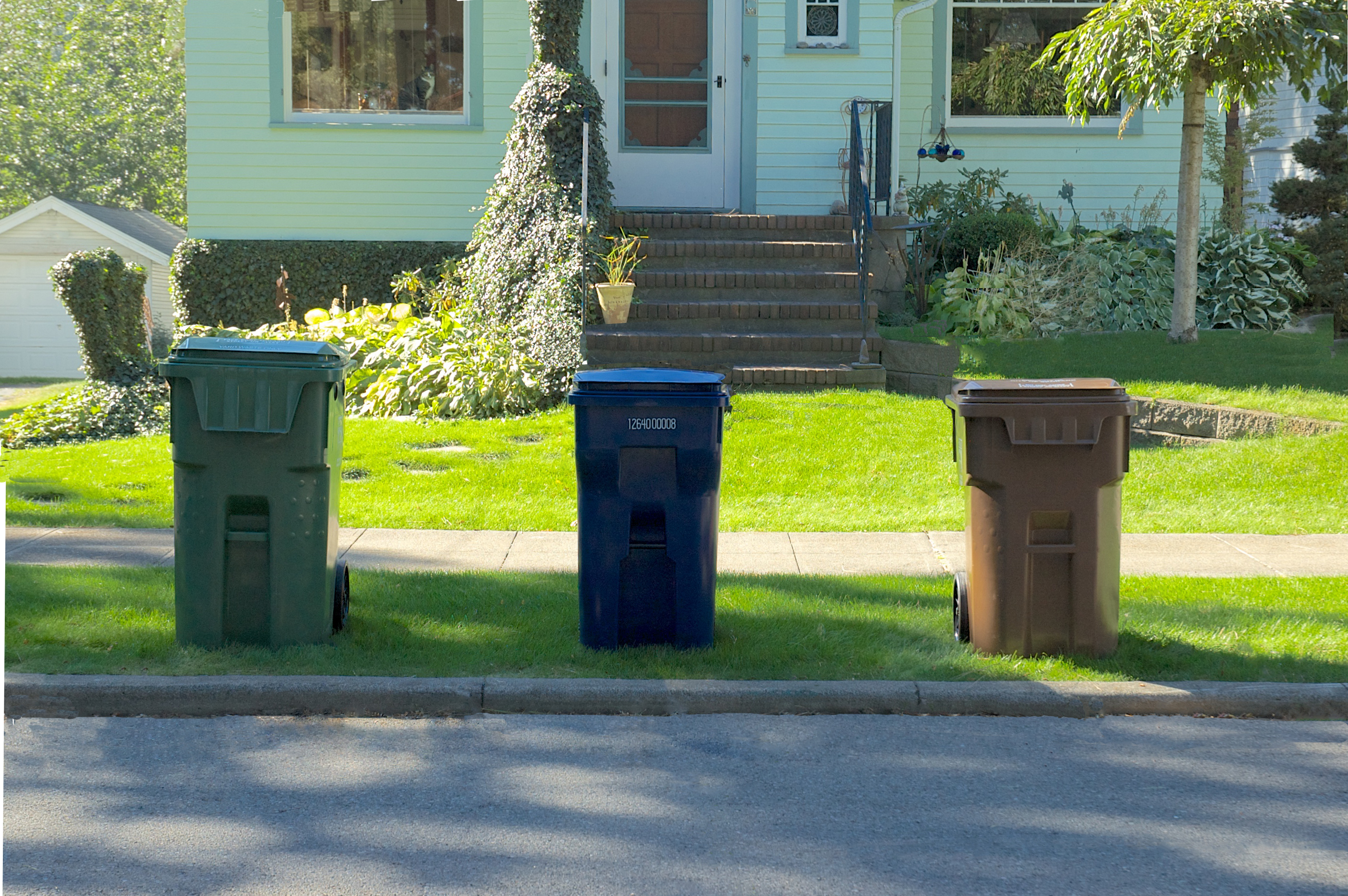 Trash argument ends with Spokane sword swinging | krem.com